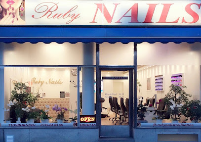 Ruby Nails | Manikyr och pedikyrsalong i Trollhättan